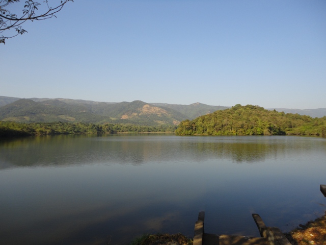 As I Explore .....: Tilari Dam, Dodamarg