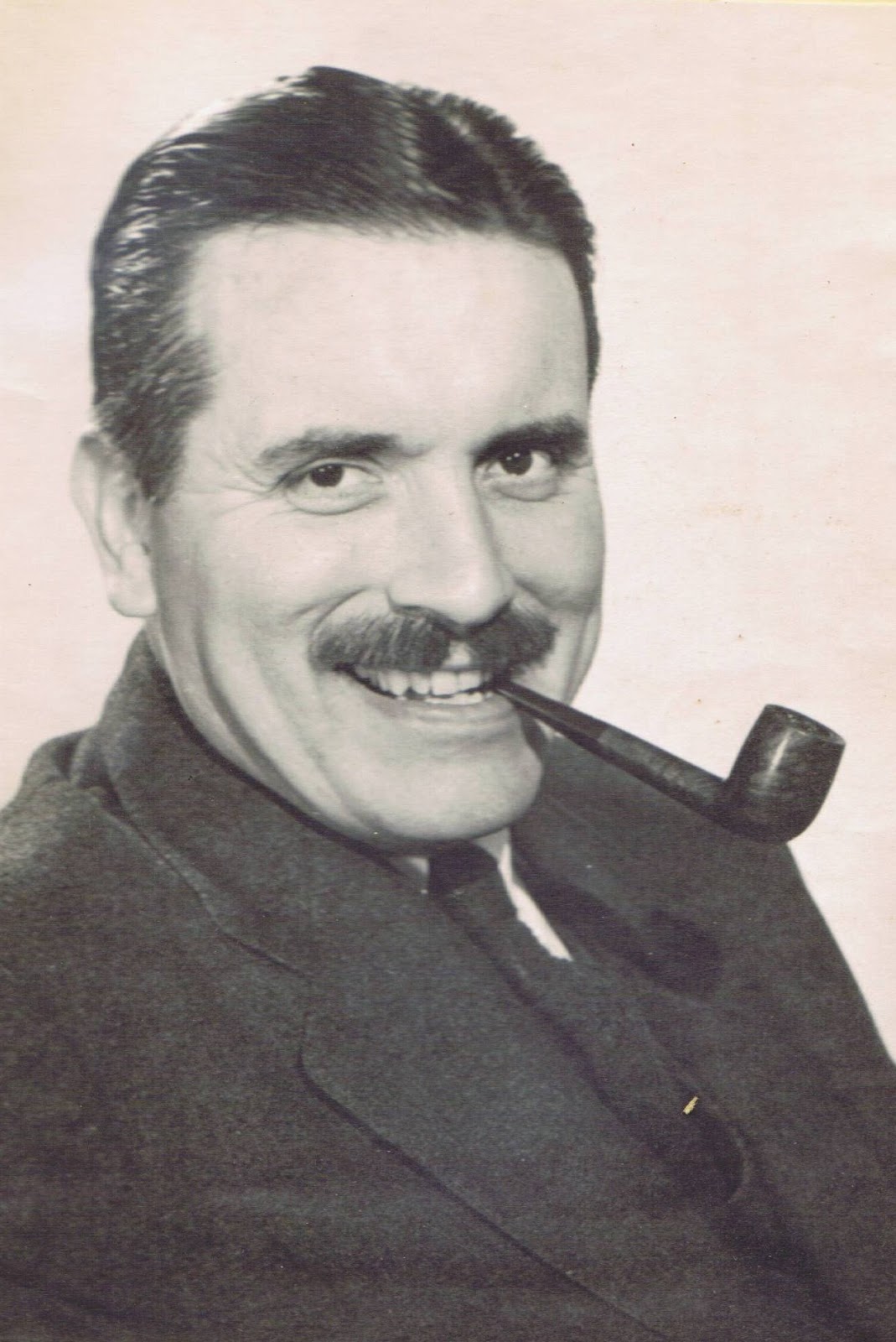 Famous Pipe Smokers: George Vernon Russell