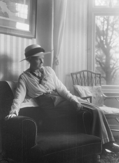 Writers in London in the 1890s: The Sweetest Violet in England was a ...