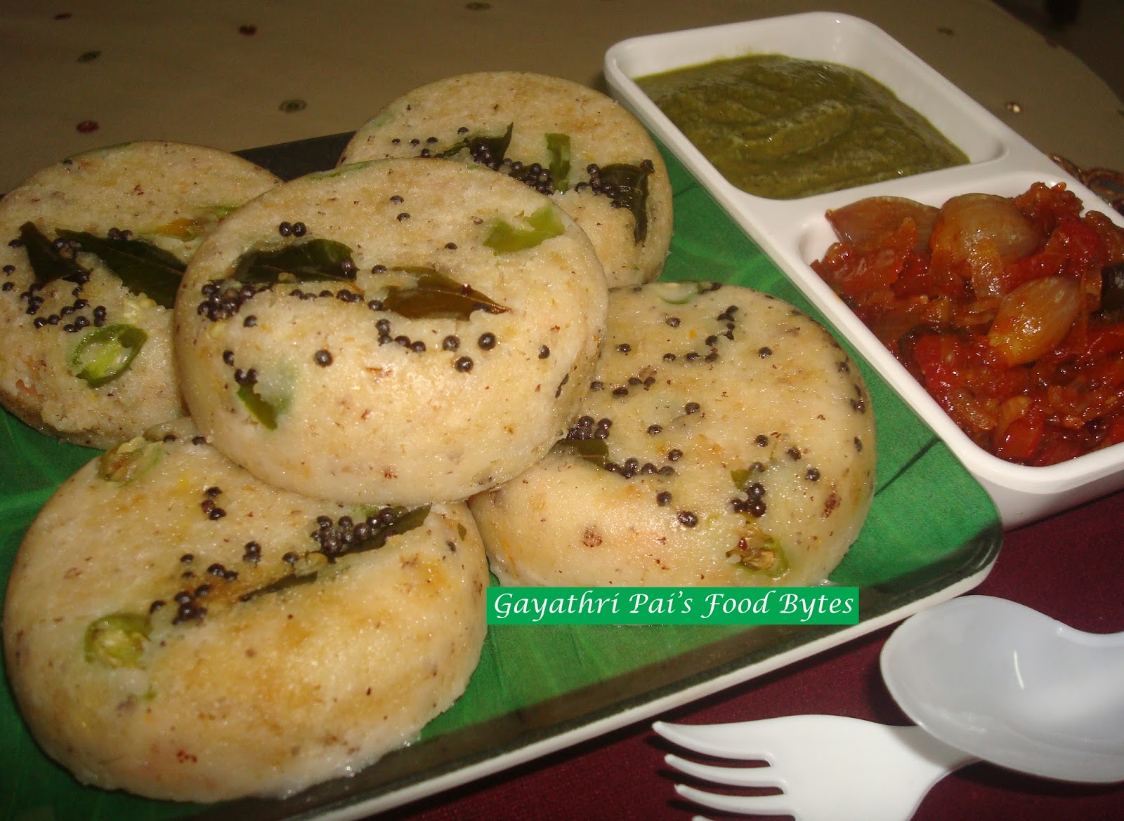 Gayathri Pai's Food Bytes: Rava - Multigrain Oats Idly (Oats + Wheat ...