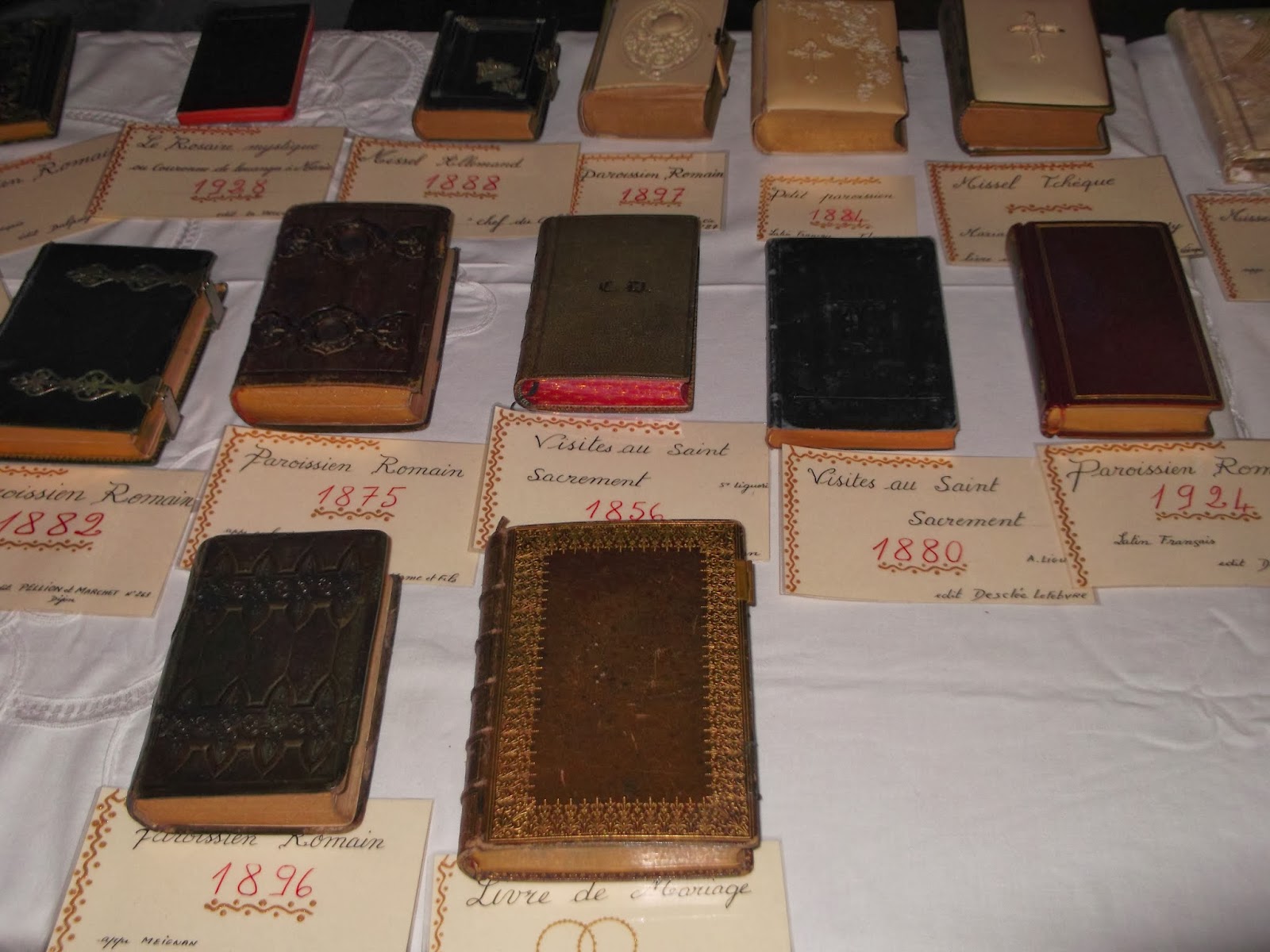 les missels de marie: exposition de missels anciens