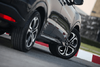 Cara Parkir Mobil yang Benar di Tanjakan Dan jalan Menurun