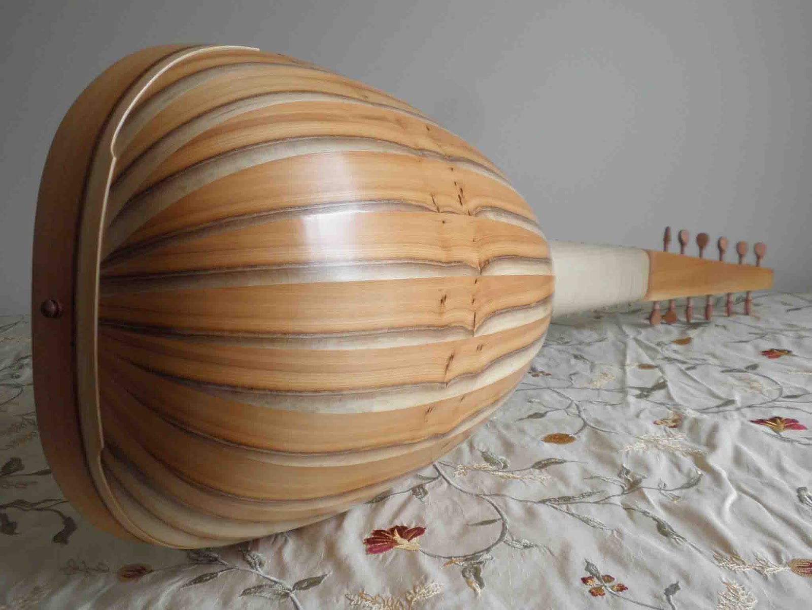 Buying a Lute: Mandora / Gallichon