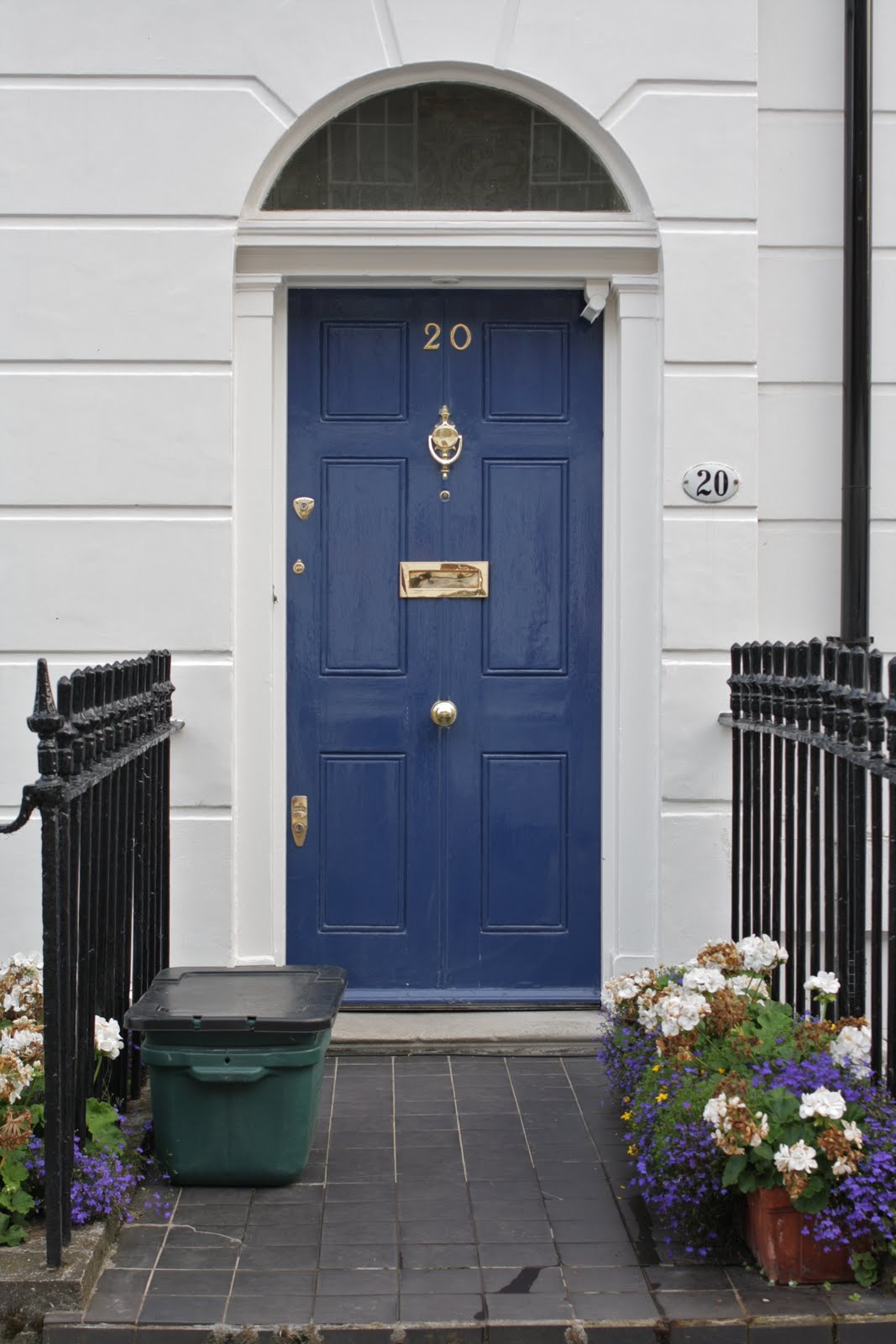 the traveling cupcake: Around town: London doors