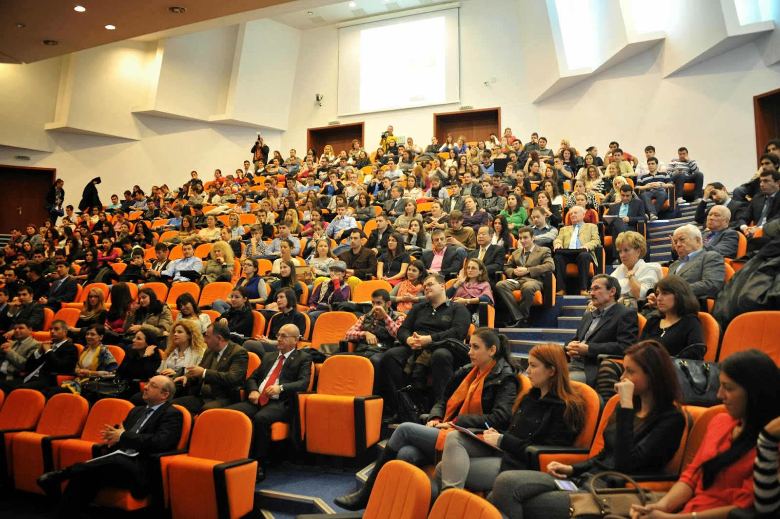 Horia Gârbea: O conferință despre Azerbaijan la U.R.A.