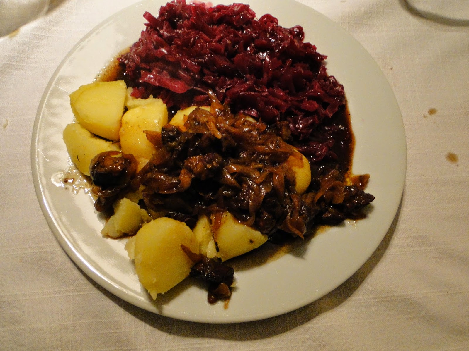 Piekerans: Hachee met rode kool, yoghurt toe