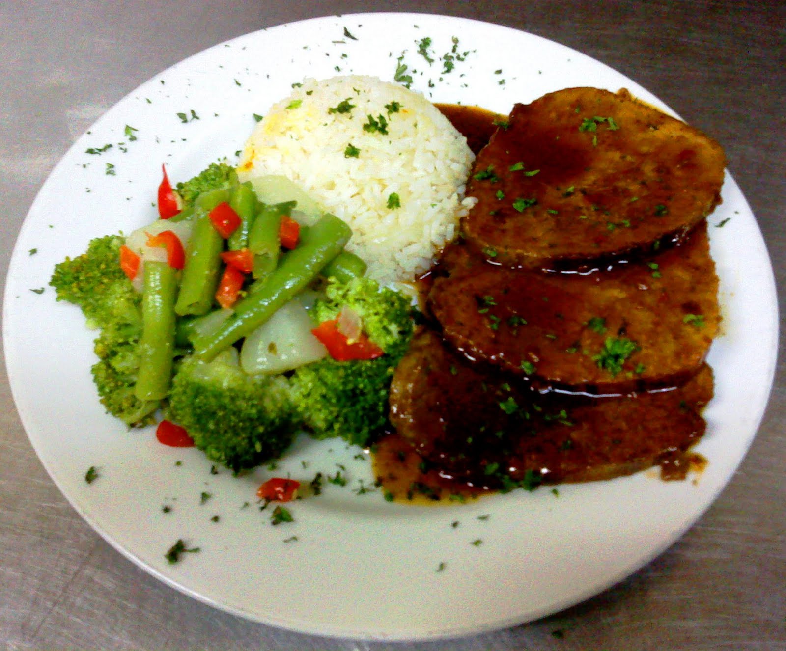TAGUARITA GOURMET ARTE CULINARIO: ASADO NEGRO CRIOLLO Y ENSALADA COCIDA ...