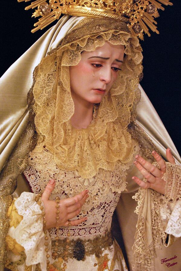 La Córdoba cofradiera: Manto nuevo de María Santísima del Rocío y Lagrimas: