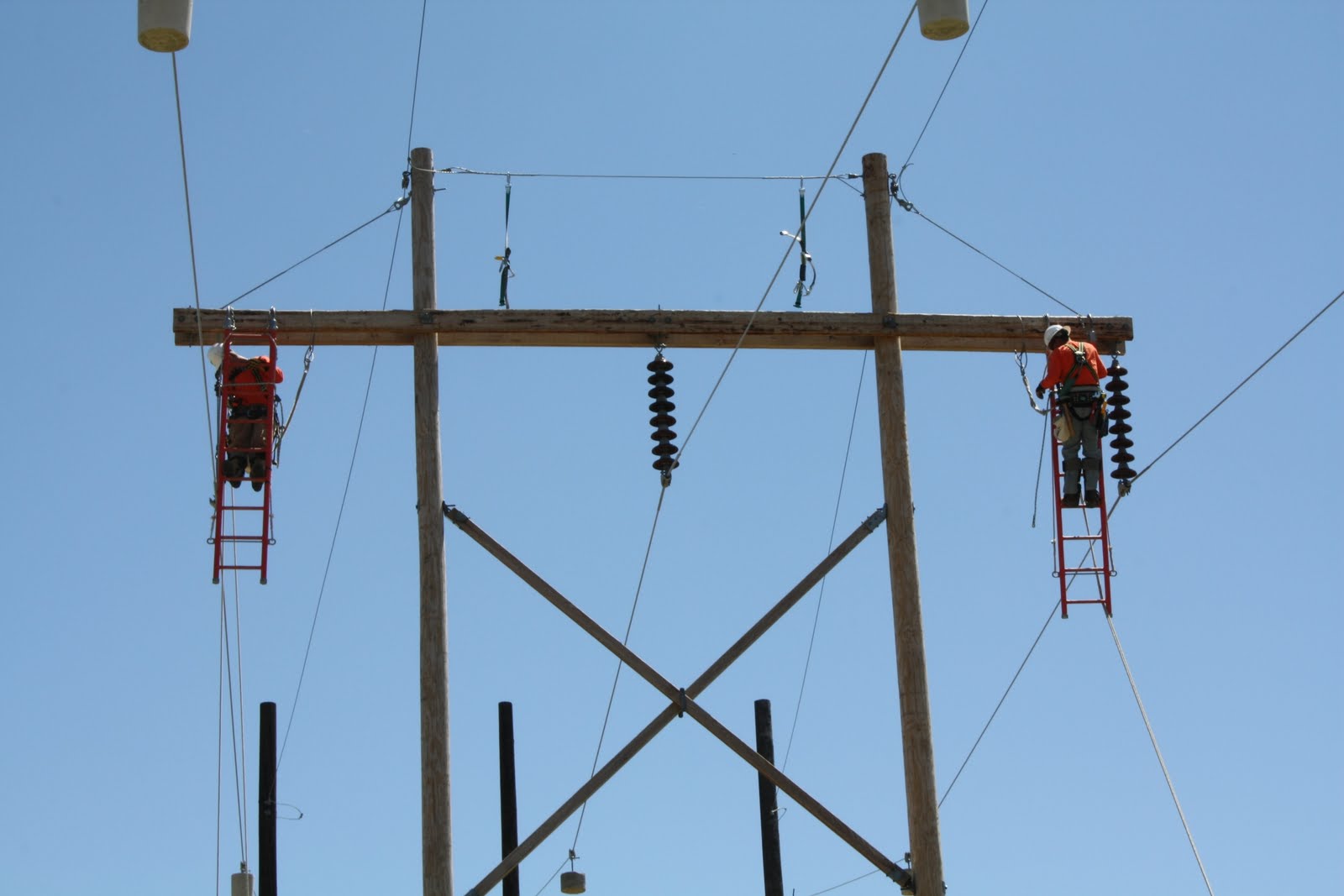 Aspiring Lineman: Ladders on the ground? Nah.