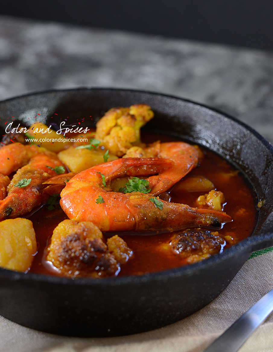 Color and Spices: Prawn curry with potato and cauliflower..