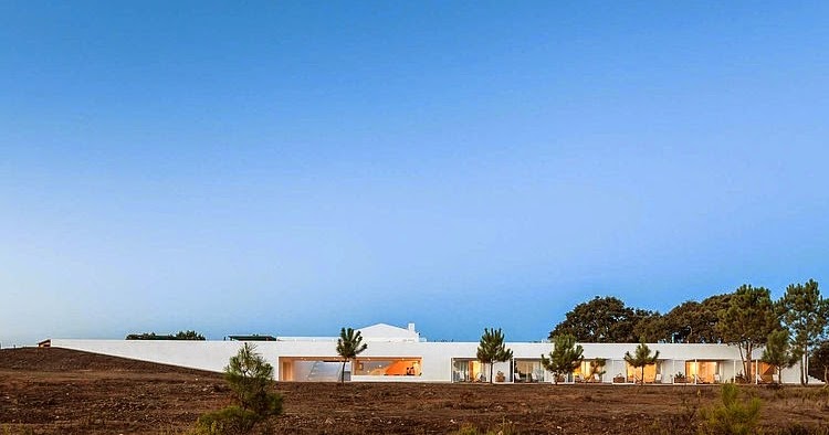 Dosis Arquitectura: Hermosa propiedad en la costa del Alentejo, Monte ...