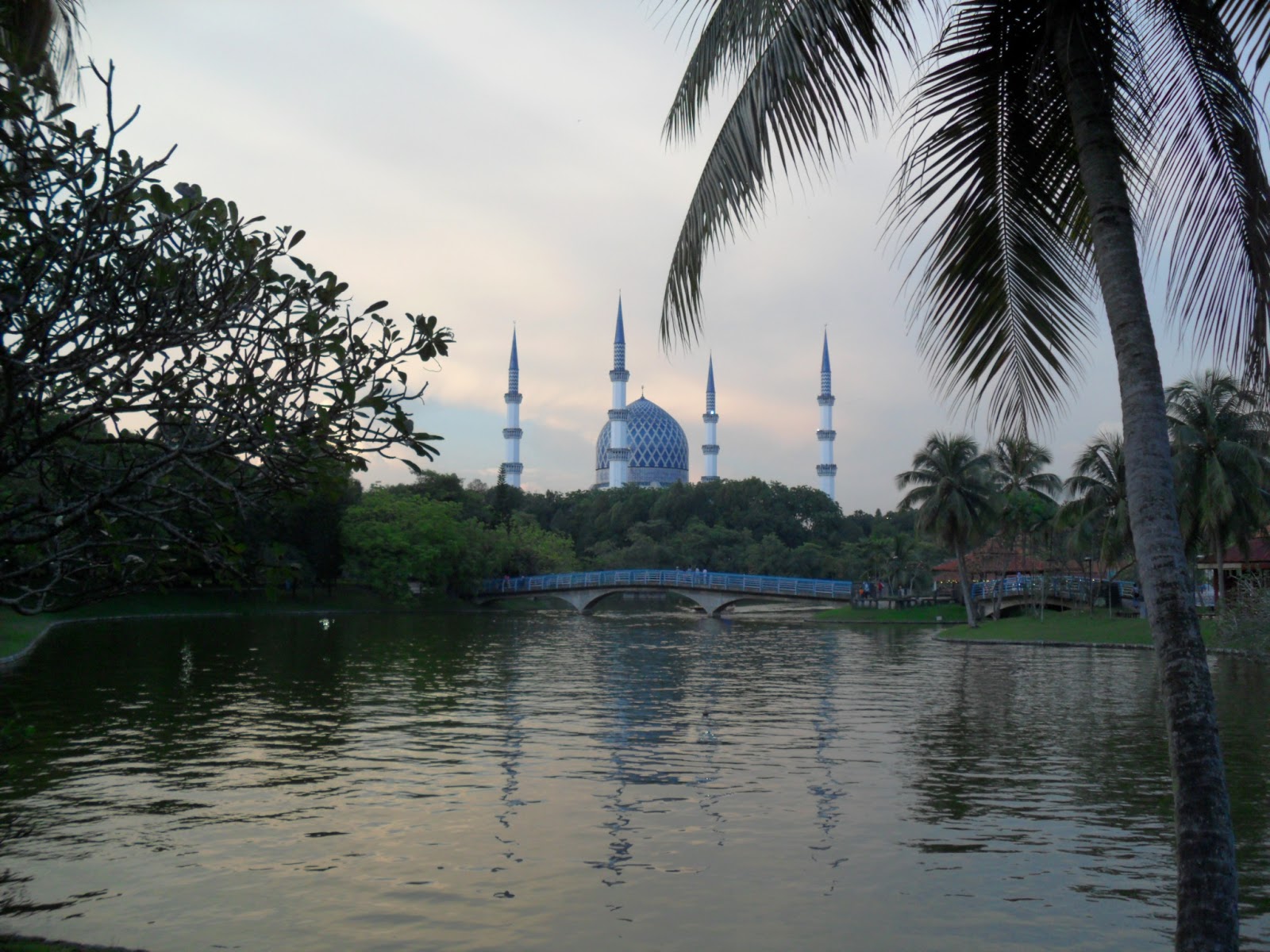 Sebuah Istana Cerita: Taman Tasik Shah Alam