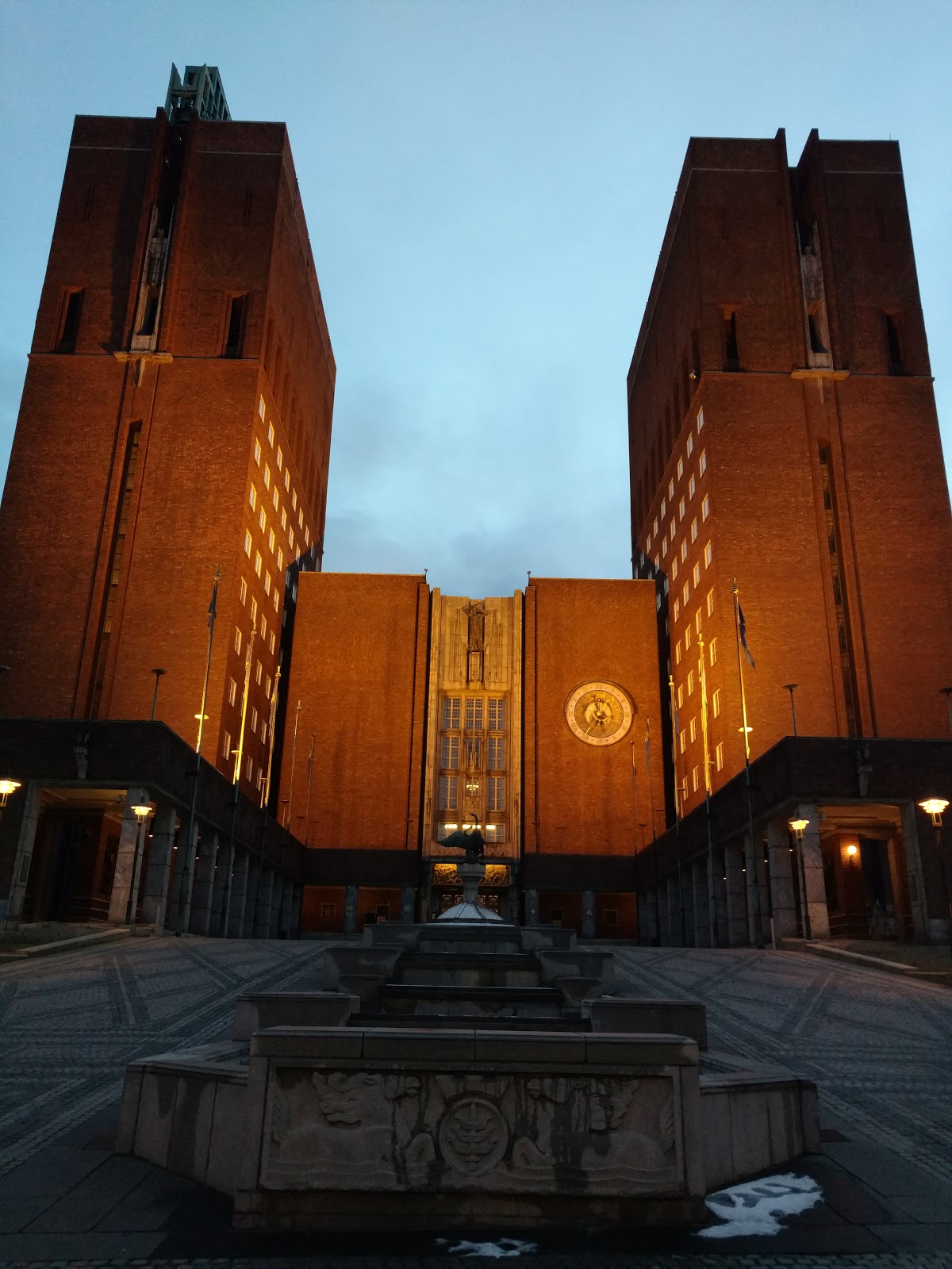 EntreVoir: Mairie d'Oslo Rådhuset