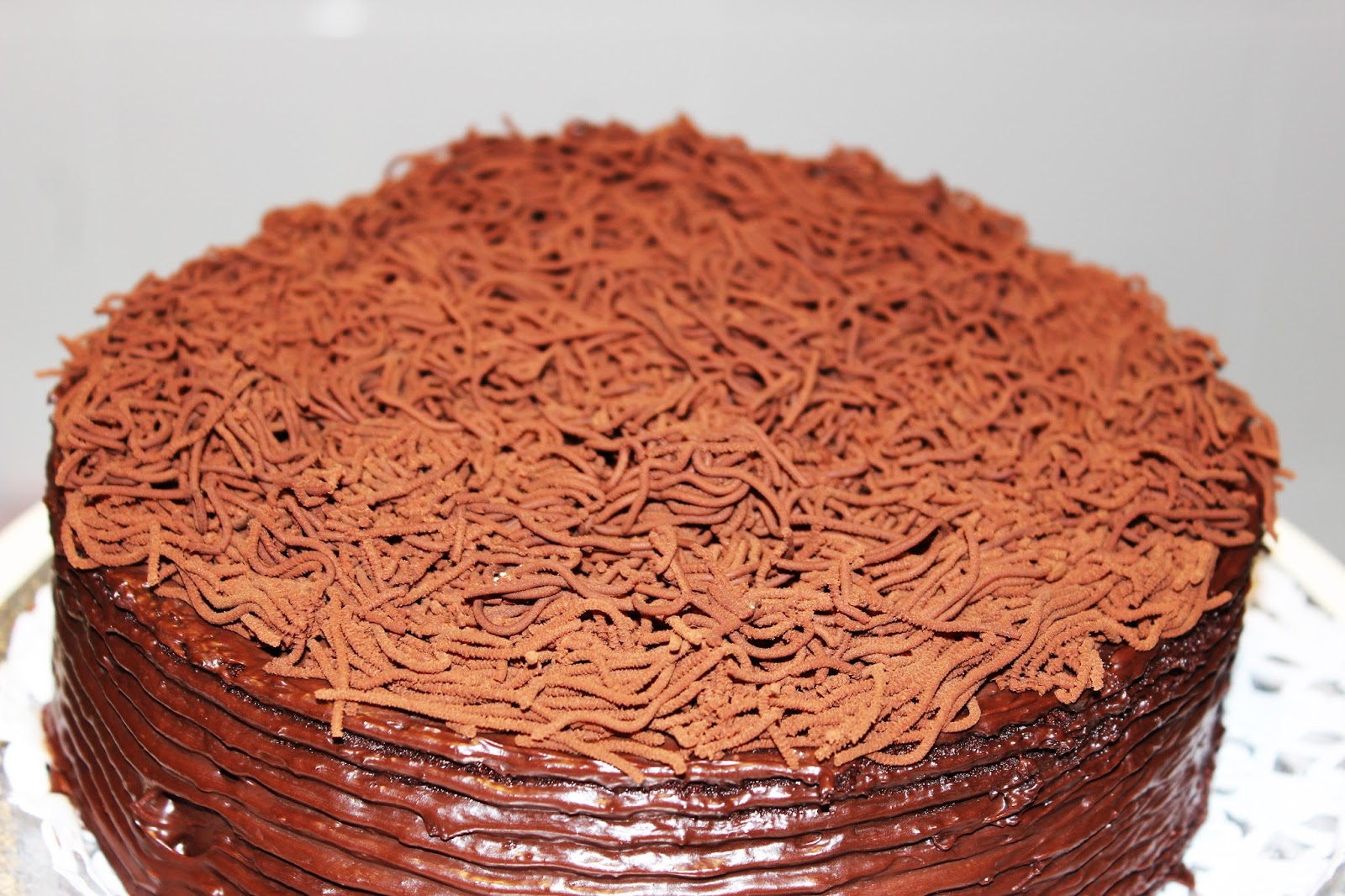 CÓMO DECORAR UN PASTEL DE CUMPLEAÑOS CON UNA PISTOLA DE MODELAJE PARA ...