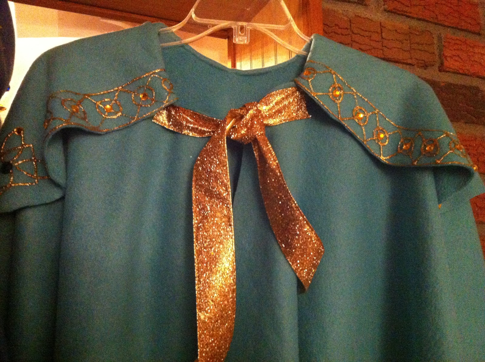 Jenn and the Art of Family Maintenance: Halloween princess cape