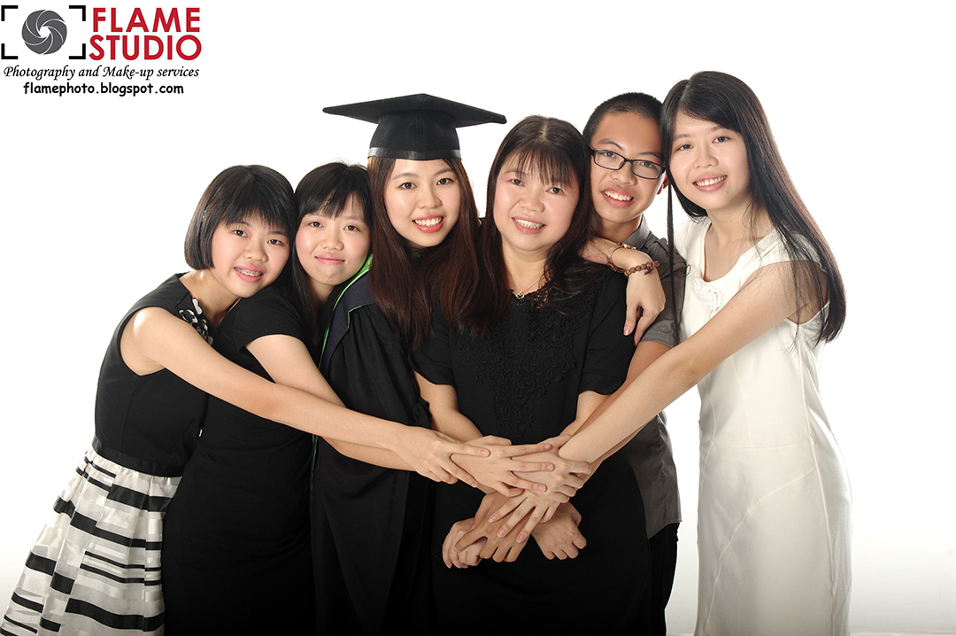 Flame Graduation Photography Studio: Graduation Convocation Family ...