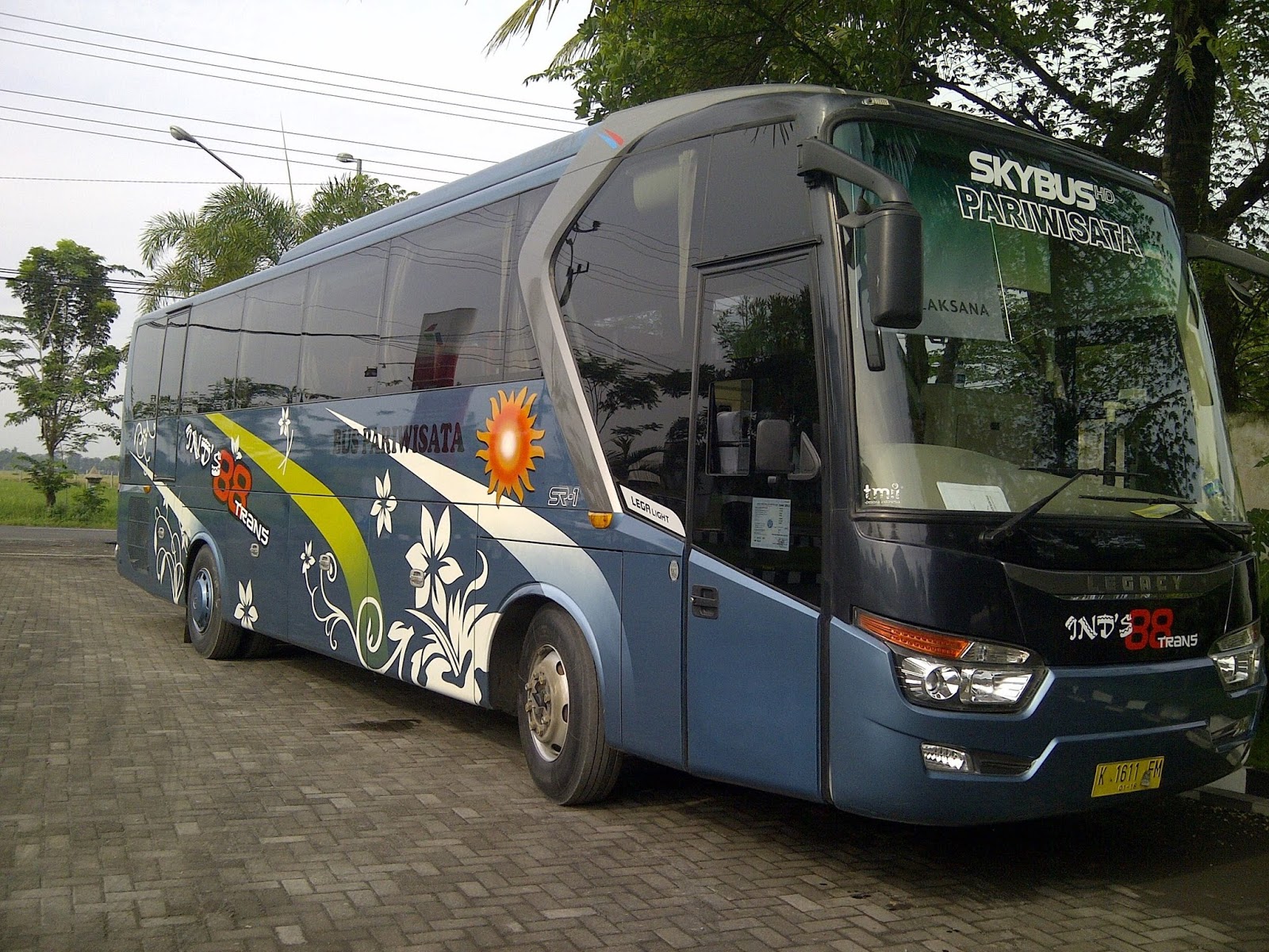 Profil Bus Pariwisata INDS 88 Trans Jember - Jalur Bus