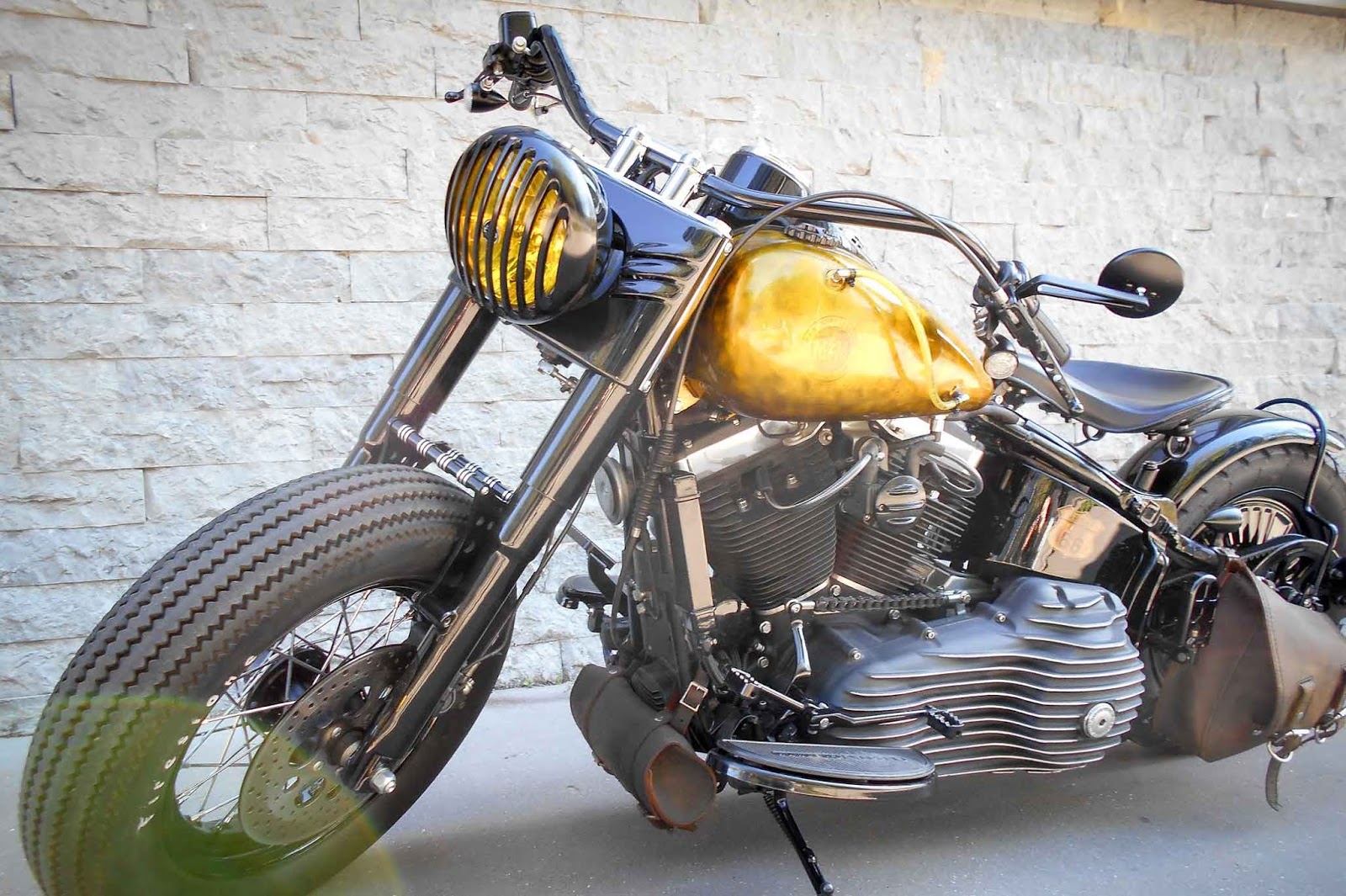 biker excalibur II: BOBBER CUSTOM SUR UNE HARLEY SOFTAIL SLIM by Mad ...
