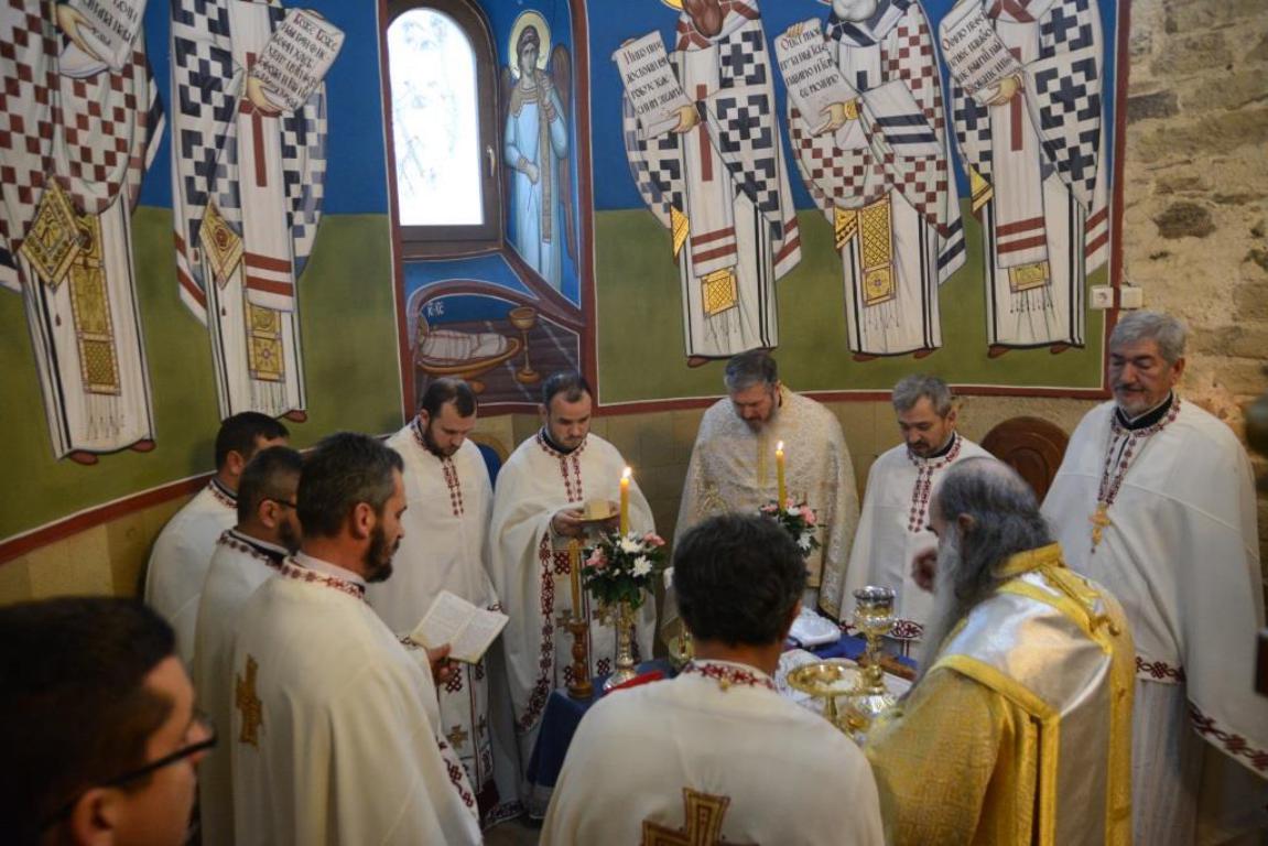 Дођи и види: Архијерејска Литургија и рукоположење у Варварину