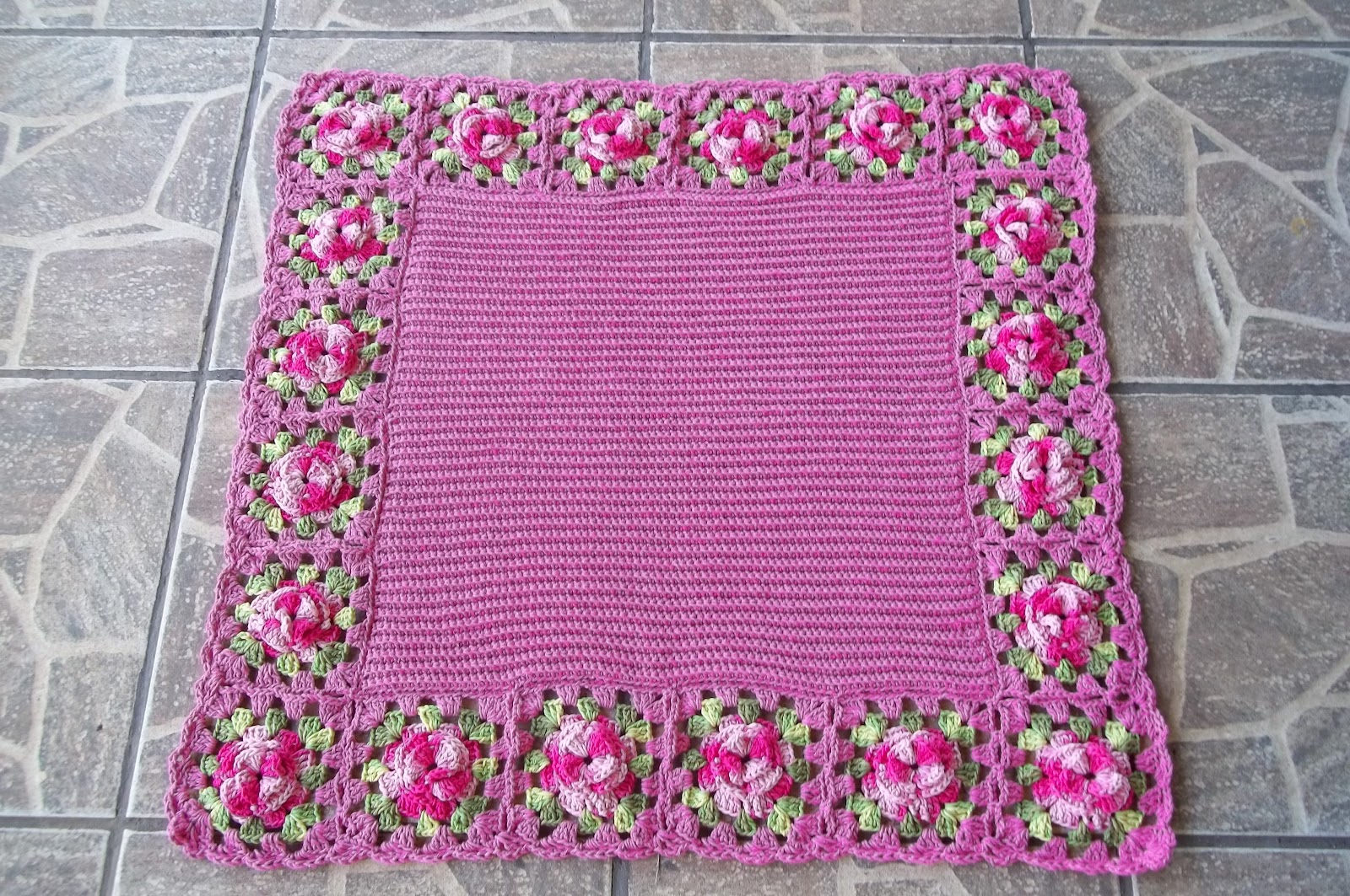 Elisabeth Artesanato: ROSA: Tapetes em Crochê