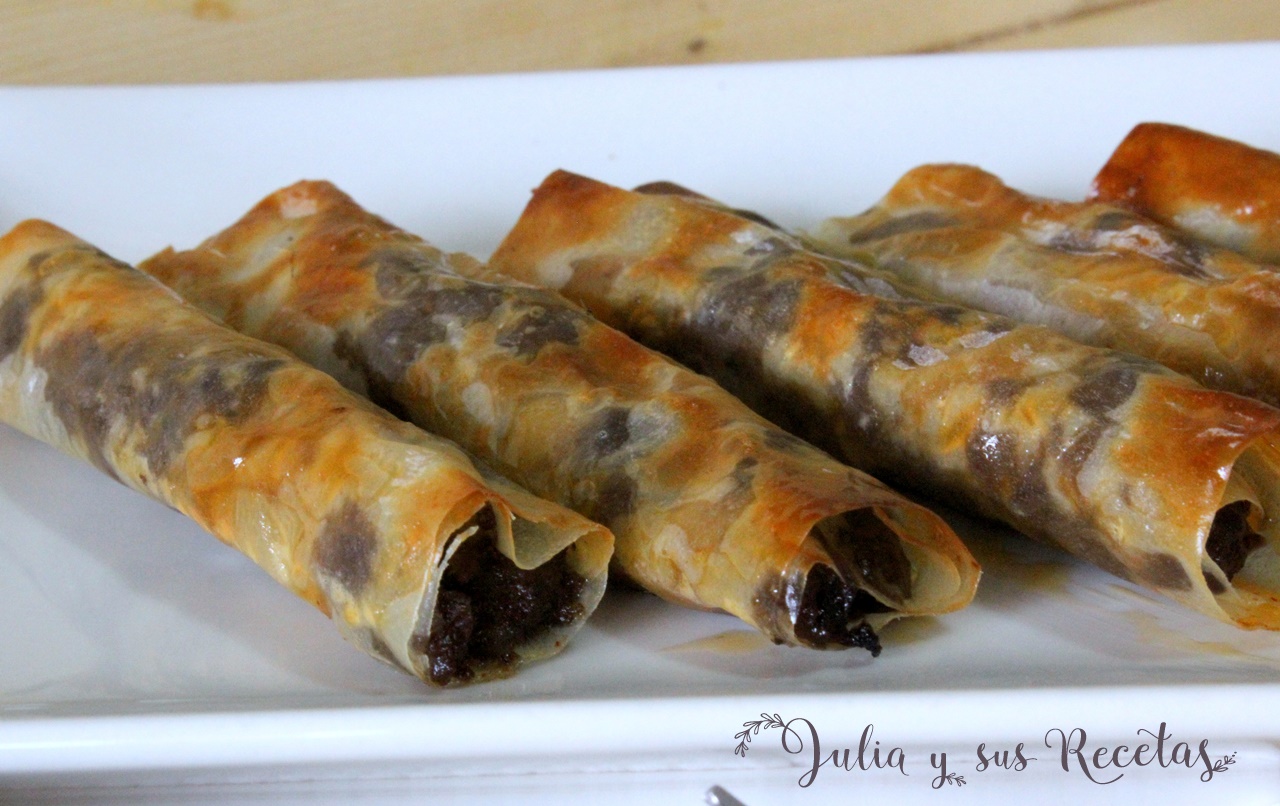 JULIA Y SUS RECETAS: Rollitos de pasta brick rellenos de morcilla y manzana