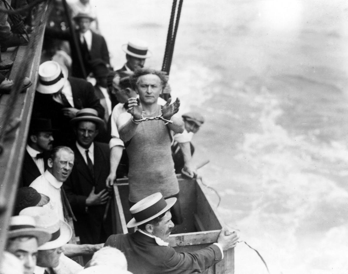 Here Are 15 Wildest Stunts in New York City History ~ Vintage Everyday