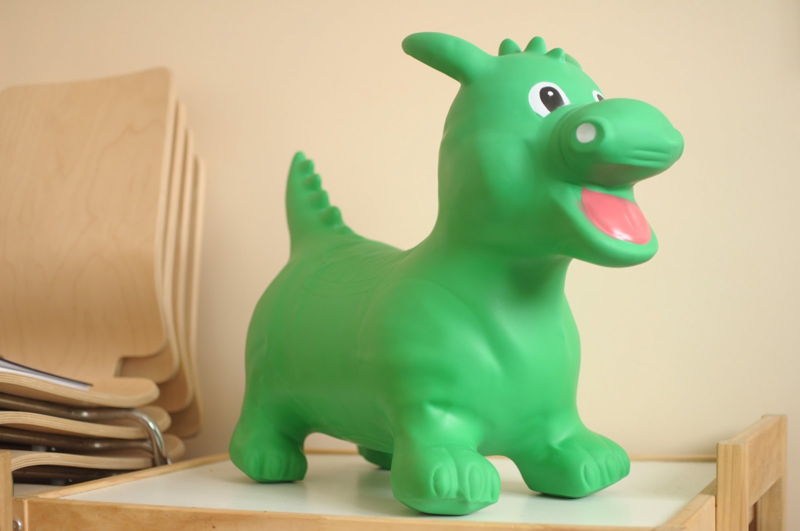 Happy Hopperz - First Impressions. - Eyes On Stage