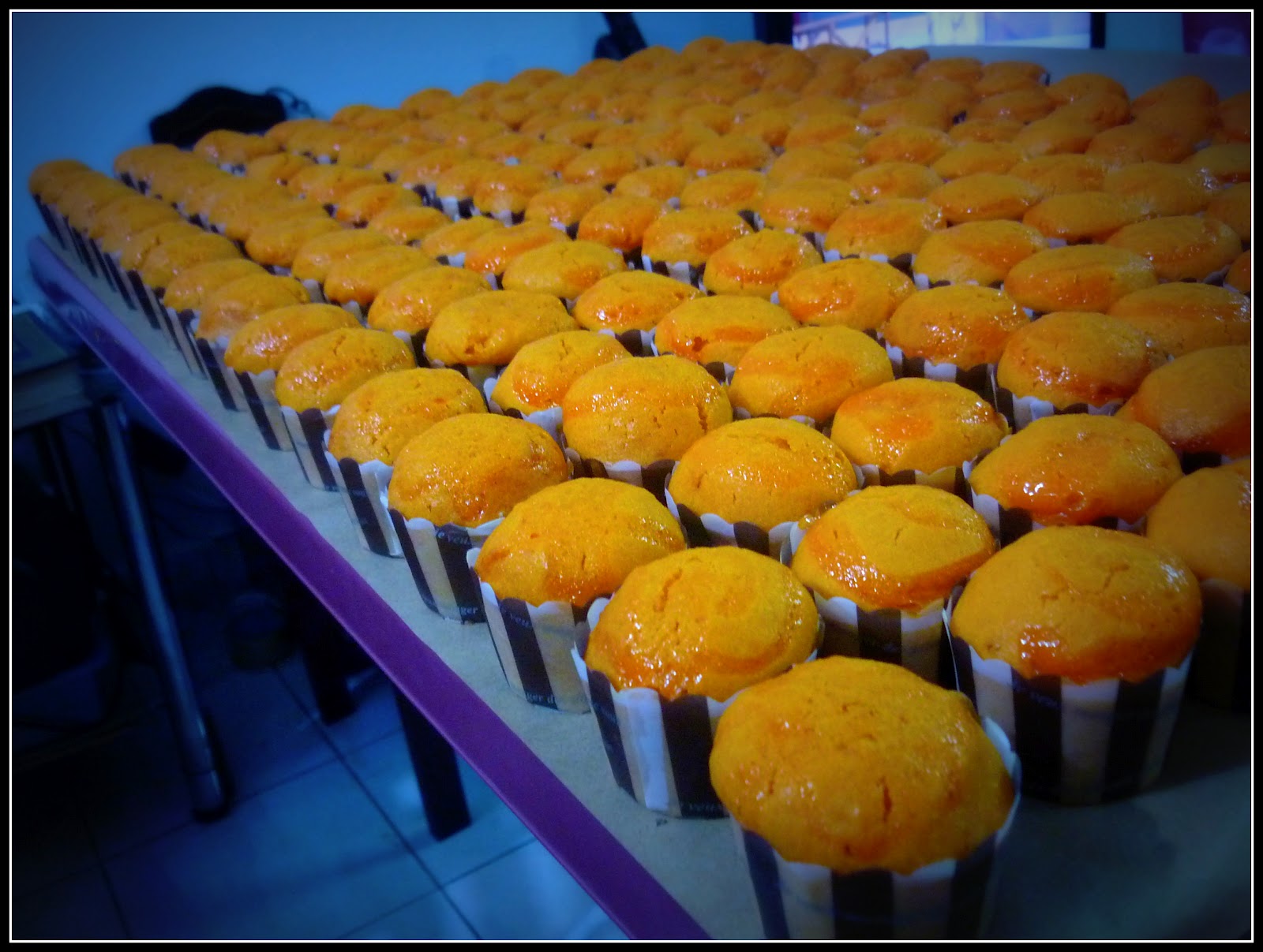 pandacookiss: Mun's muffins and apam pokadottt for wedding doorgift :D :D