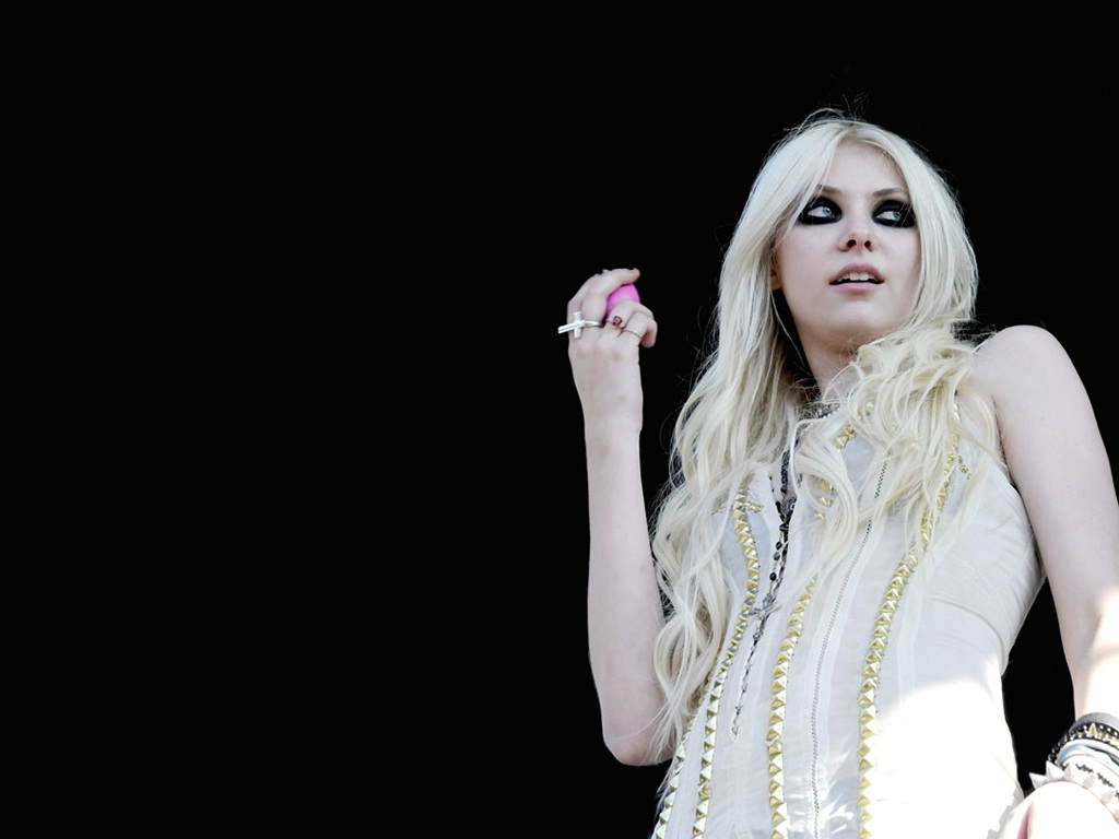 Seven Stars World: Taylor Momsen