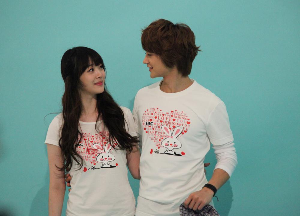 Super Generation: COUPLE THING [MINHO SULLI MINSUL BONUS SHOOT]
