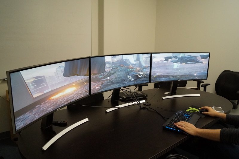 Bukan Hanya Keren, Ini Manfaat Monitor Layar Lengkung! - EMILITECH