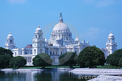 Life's Journey: World in Turmoil around Calcutta in the 1940s