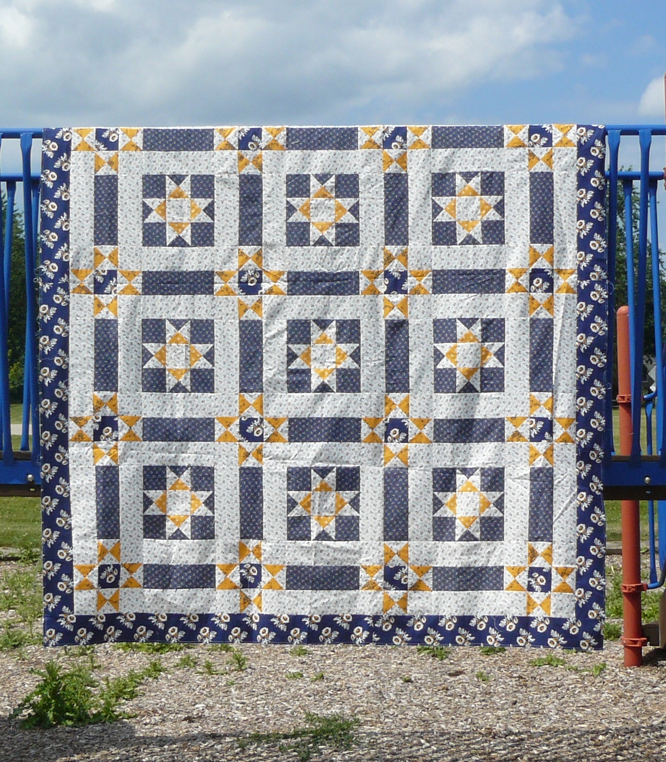 Heide's Quilty Hugs: Blue and orange stars and a peek of the family ...