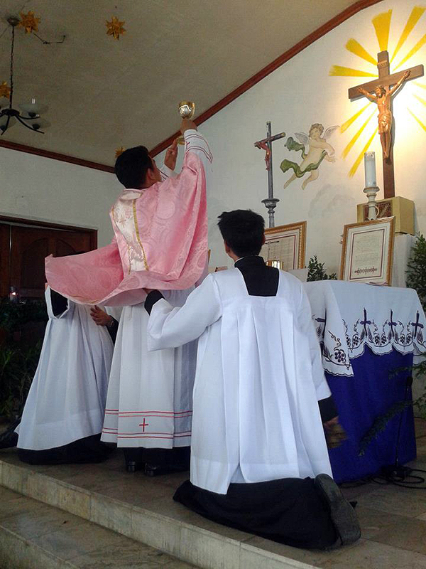 CATHOLICVS: Santa Misa tradicional oficiada desde Adviento en la ...