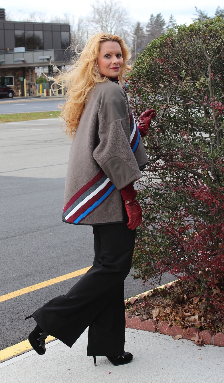 DIY: Woman's cape from man's pullover, details