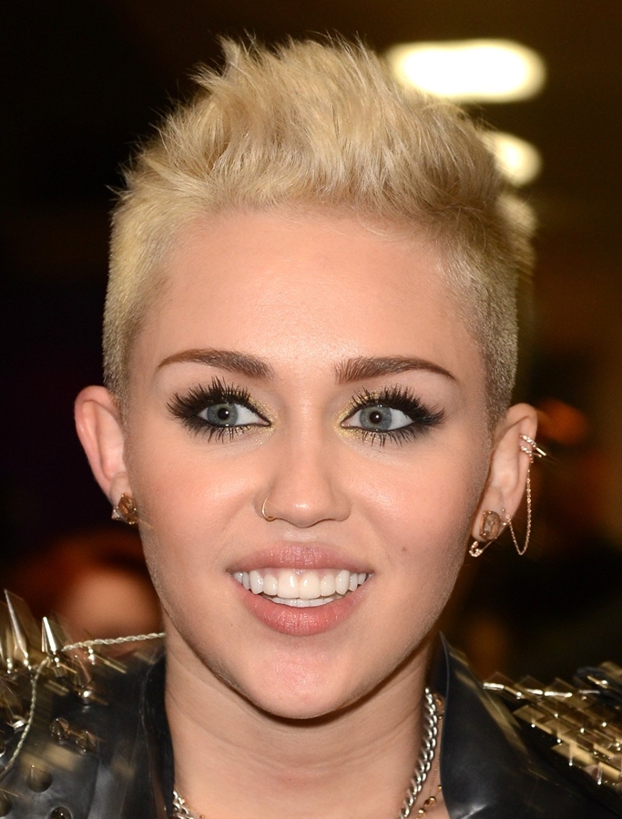 Make up by Carol T: Vídeo Makeup: Make Inspiração - Miley Cyrus com ...