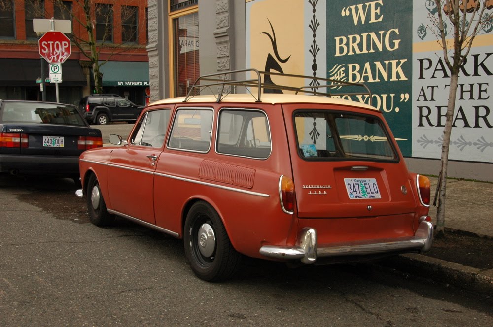 OLD PARKED CARS.: 1964 Volkswagen 1500 TS Squareback Wagon.