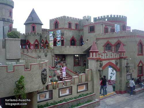 El Castillo de Chancay, frente al mar : Lugares Turísticos Región Lima