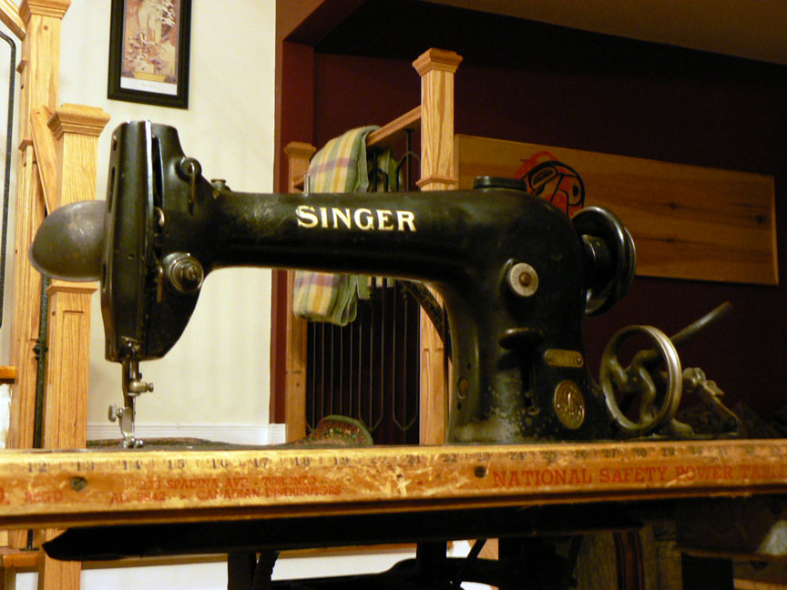 Damn Yak Dry Goods Co.: 1940's Singer 96K41.