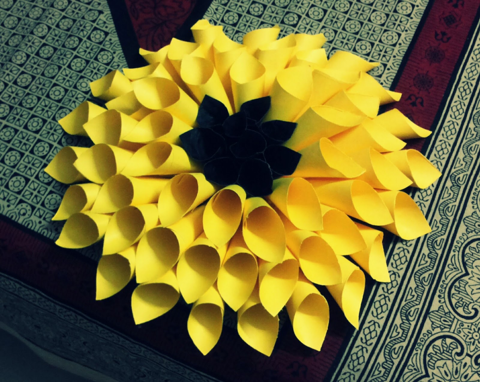 Colored Chalks: DIY Giant Paper Sunflower