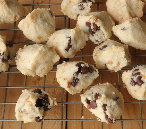 Food Pusher: Coconut Chocolate Chip Croq-Tele (TV Snacks)