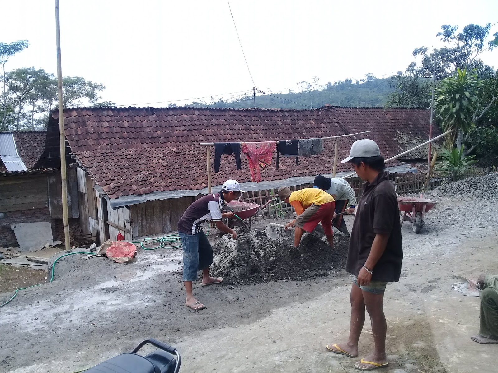 Desa Tiyono Kaloran: Kerja Bakti Dusun Tiyono Kaloran Temanggung