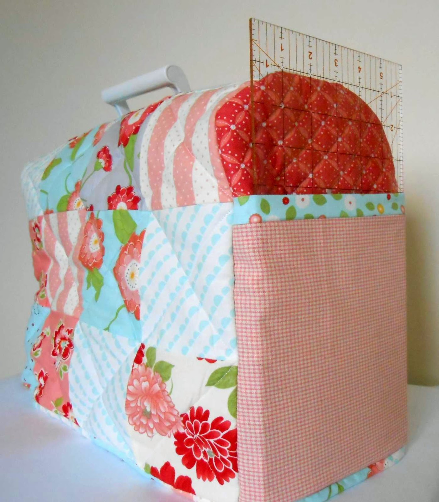 The Patchsmith: Across the Pond - Sewing Machine Cover