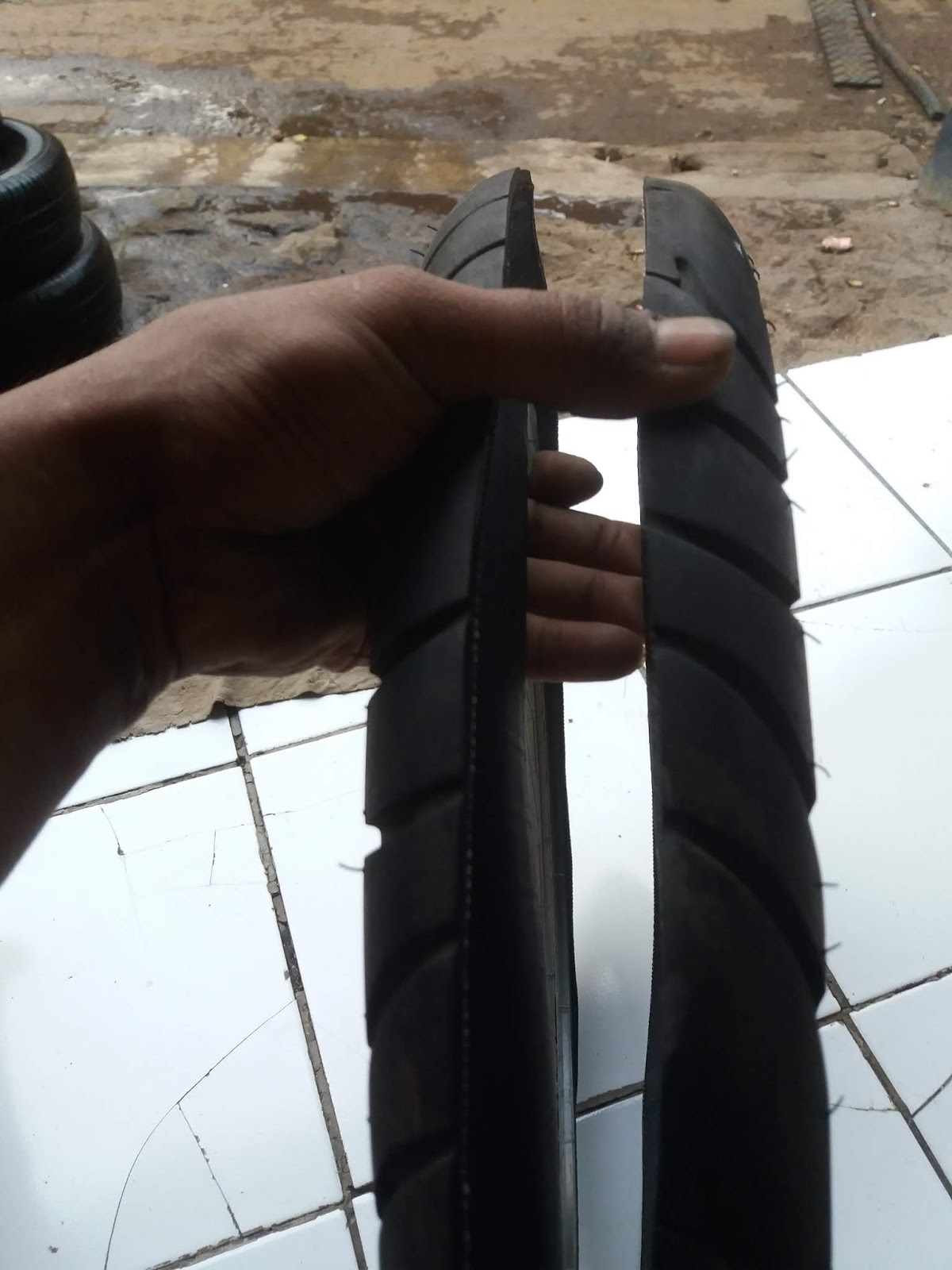 Kreasi pot dari daur ulang ban bekas