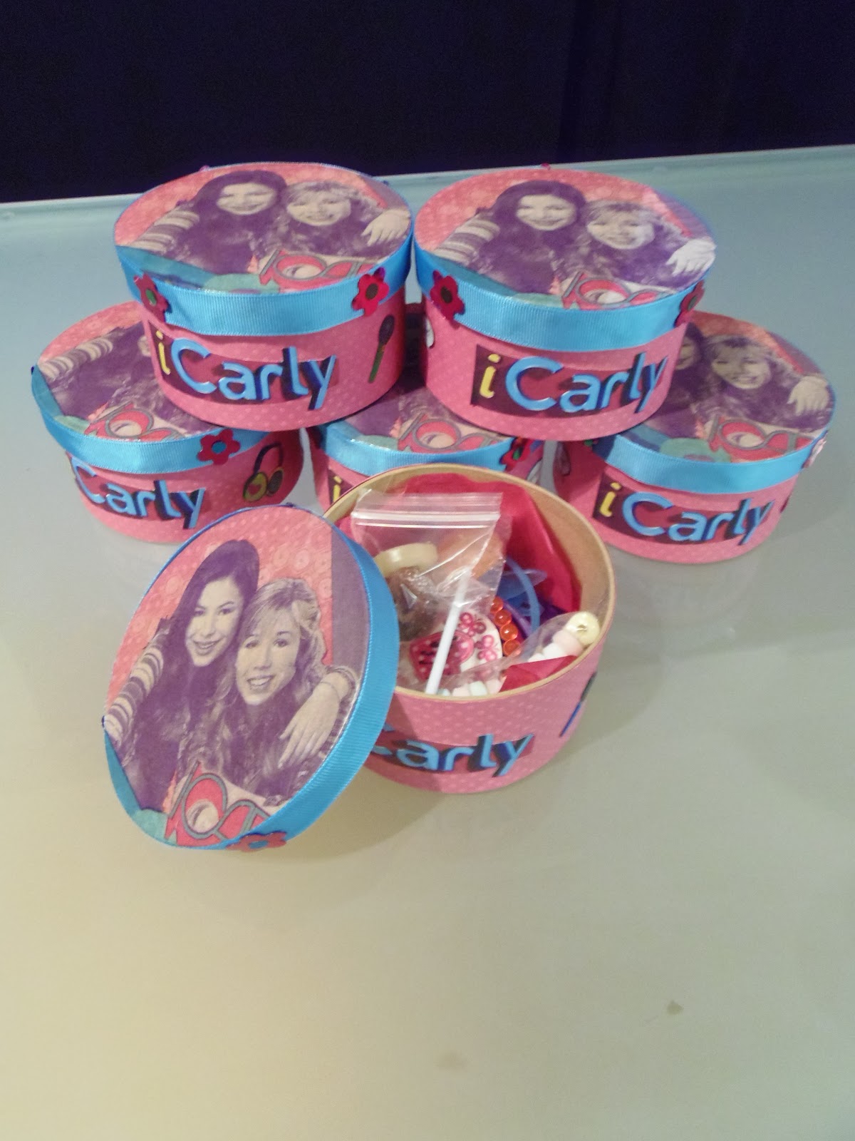 Dreams Factory: ICarly gift boxes and Cupcakes