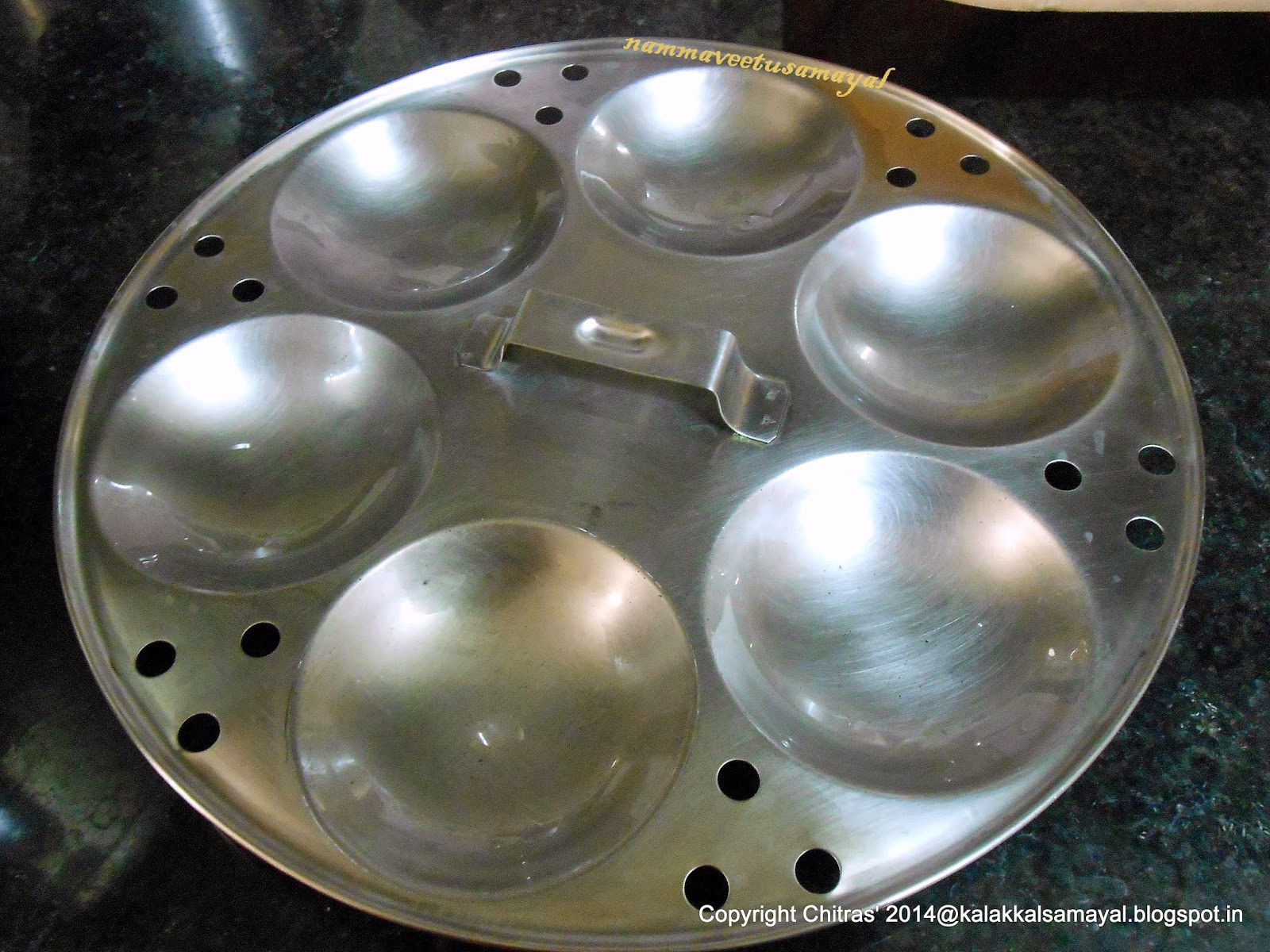 kalakkalsamayal: Sorghum Idli - Cholam Idli