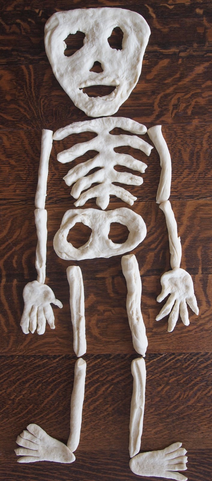 Eve's Little Earthlings: Happy Halloween Skeleton Bread
