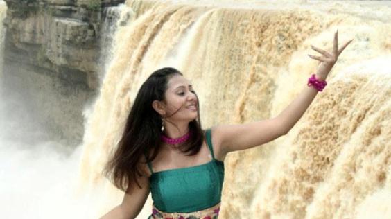 Kingdom of Photo Albums: South Indian actress Amoolya cute stills