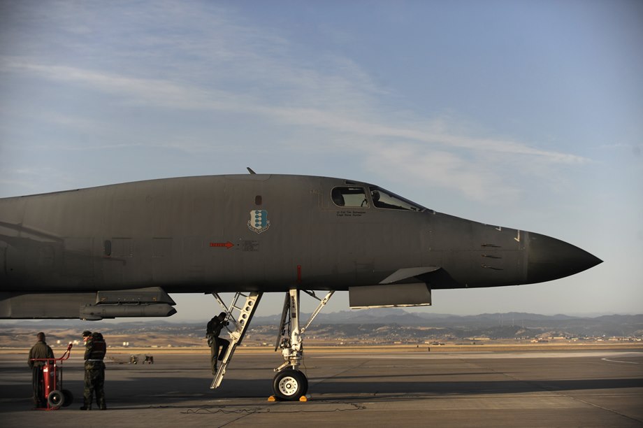 WARFARE Blog: ROCKWELL B-1B LANCER. O longo braço estratégico da América