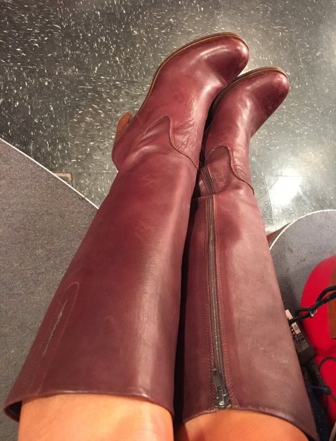BROOKE LOOKS BOLD IN BROWN LEATHER BOOTS | Appreciation of BOOTED NEWS ...